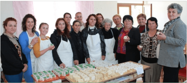 Prodhimi i sapunit nga grate e Roskovecit - AgroNews.Al